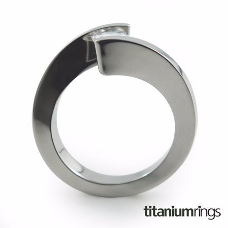 Etoile - Solitaire Women's Titanium Engagement Ring | Titanium Rings